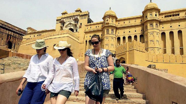 The Ultimate Guide for Foreign Tourists to Driving in India - Avis Blog