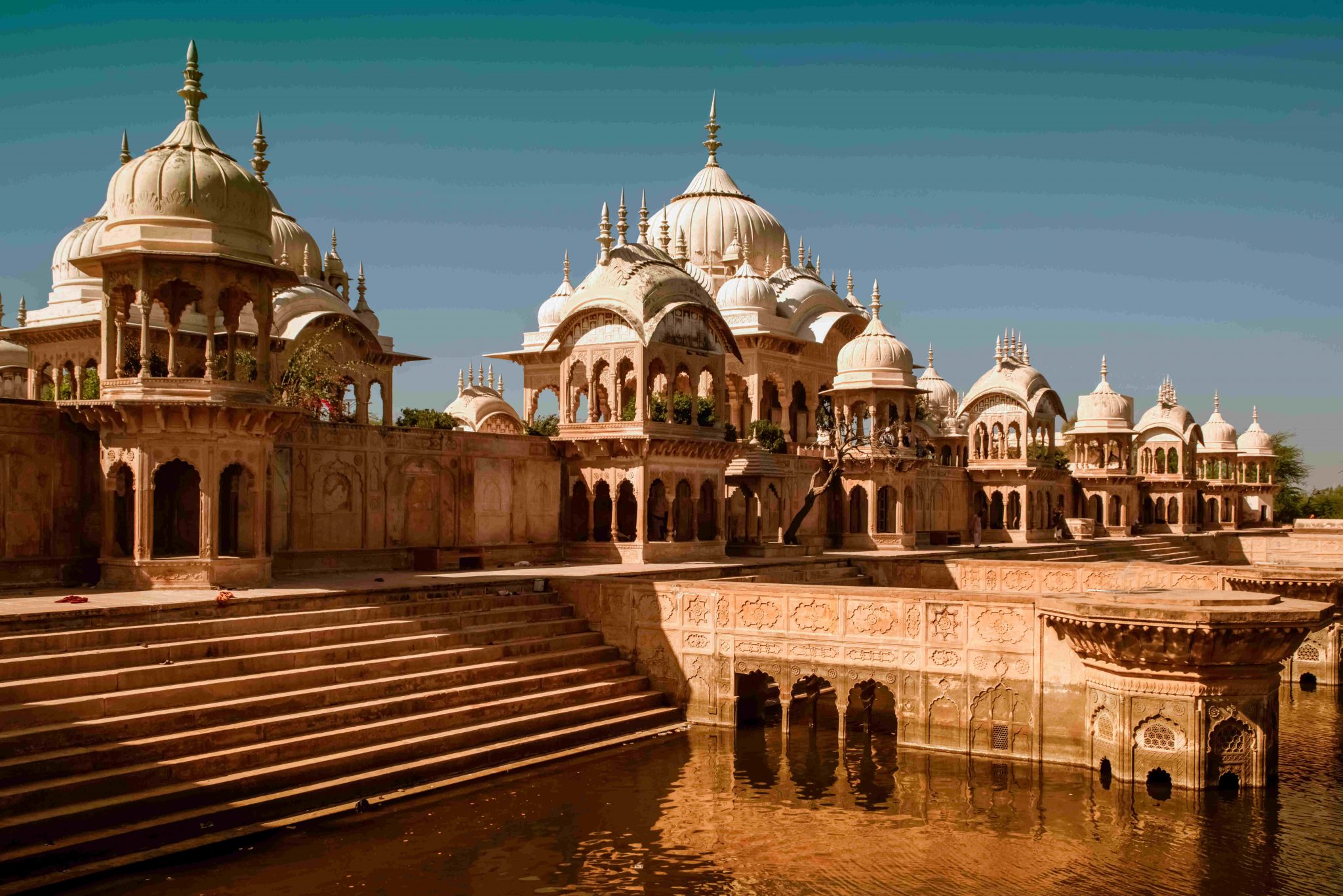 Delhi to Vrindavan Distance & Road Trip Guide | Avis India